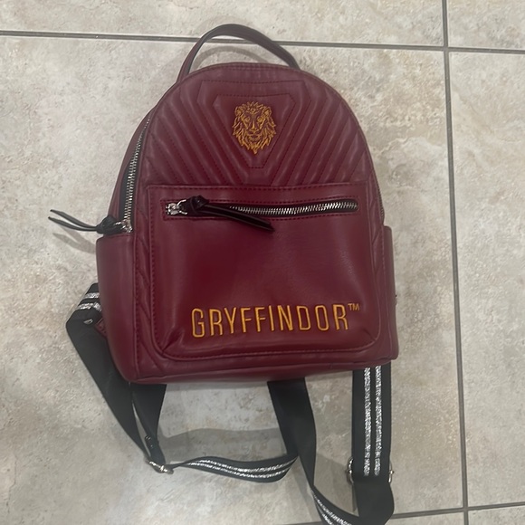 Danielle Nicole | Bags | Danielle Nicole Harry Potter Gryffindor ...